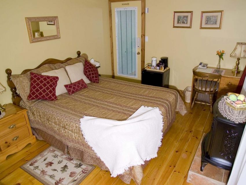 The Olde Angel Inn, Niagara-on-the-Lake | cityseeker