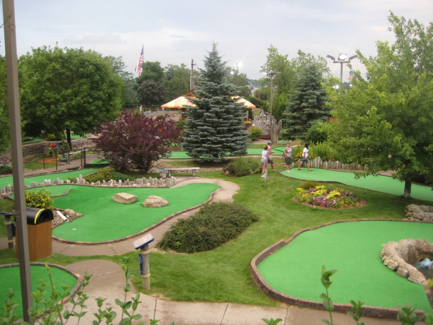 Pirates Cove Adventure Golf and Family Fun Center, Wisconsin Dells ...