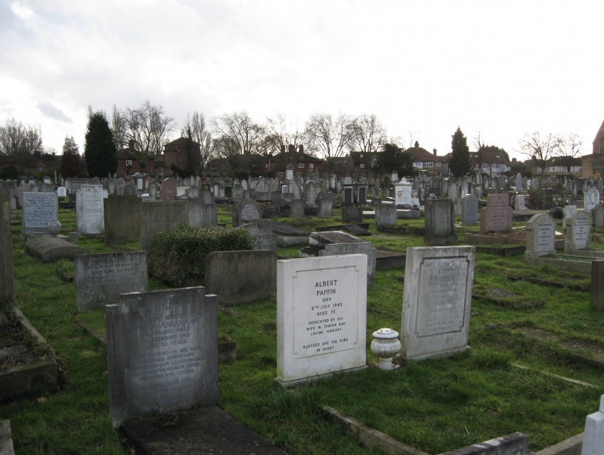 Hoop Lane Cemetery, London | cityseeker
